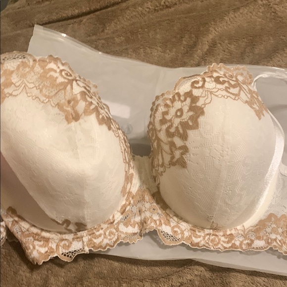 Intimates & Sleepwear | Elegant White And Beige Lace Bra | Poshmark